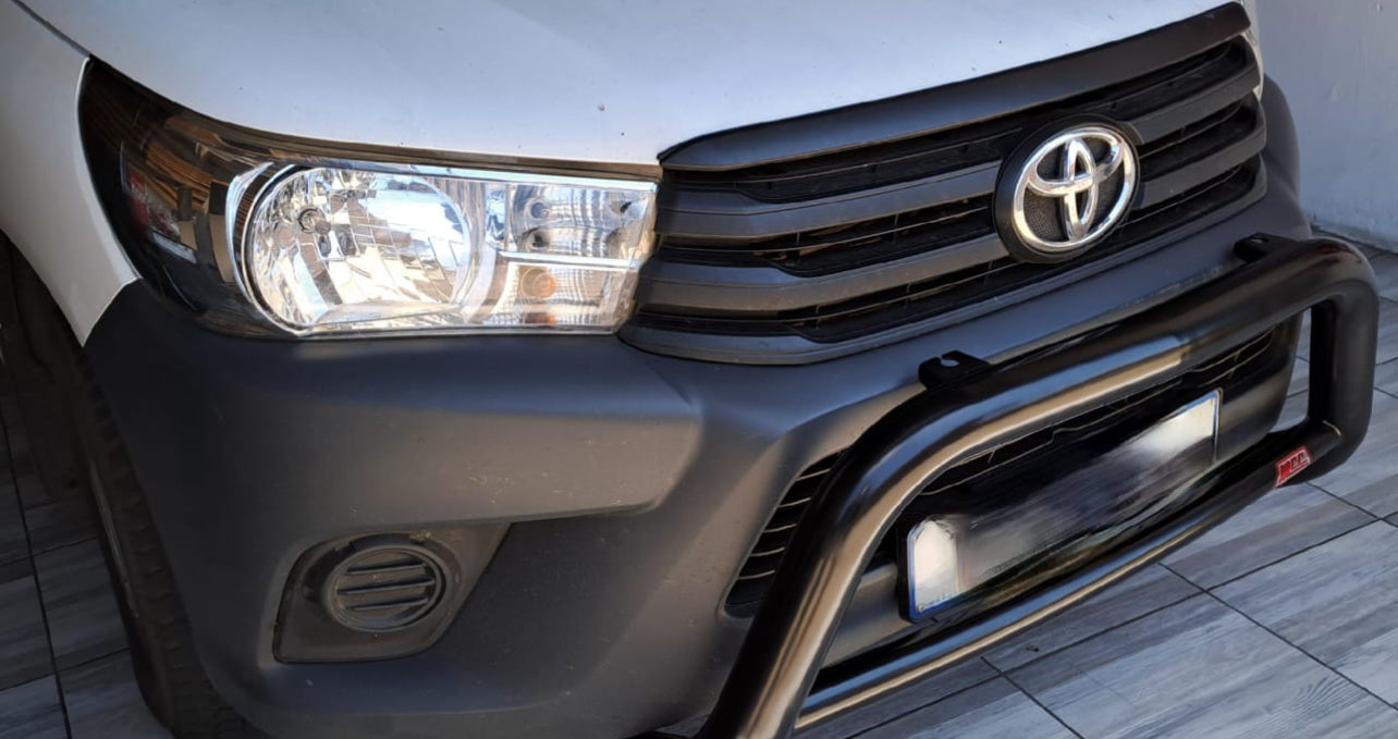 Toyota Hilux 2016-2023 Nudge Bar Coated Black – The Bakkie Shop